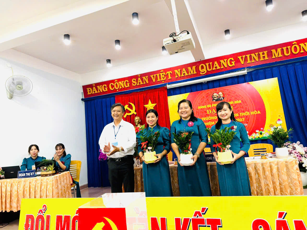 ĐẠI HỘI CHI BỘ TRƯỜNG MẦM NON THỚI HOÀ NHIỆM KỲ 2025-2027